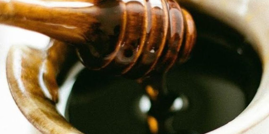Manfaat Madu Hitam Untuk Kesehatan Baik Pria maupun Wanita - Info Kesehatan